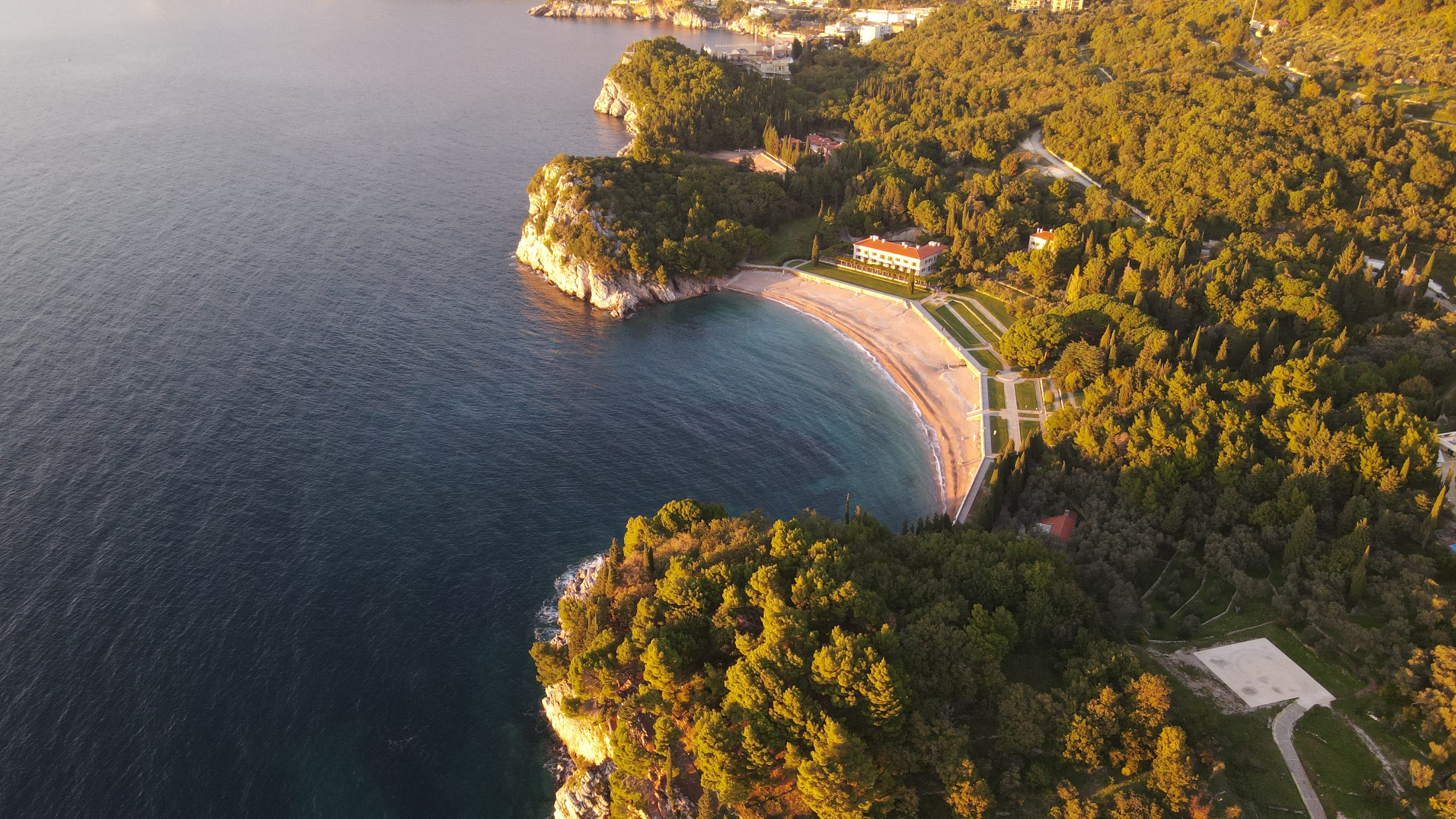 MONTENEGRO BUS GUIDE - DIARY OF A BALKAN KID