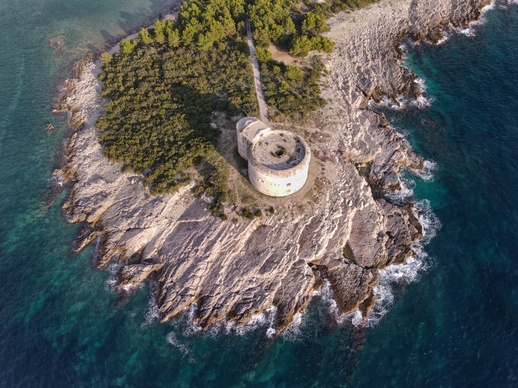 FORT AZRA: UNCOVERING A LOCAL SECRET - DIARY OF A BALKAN KID